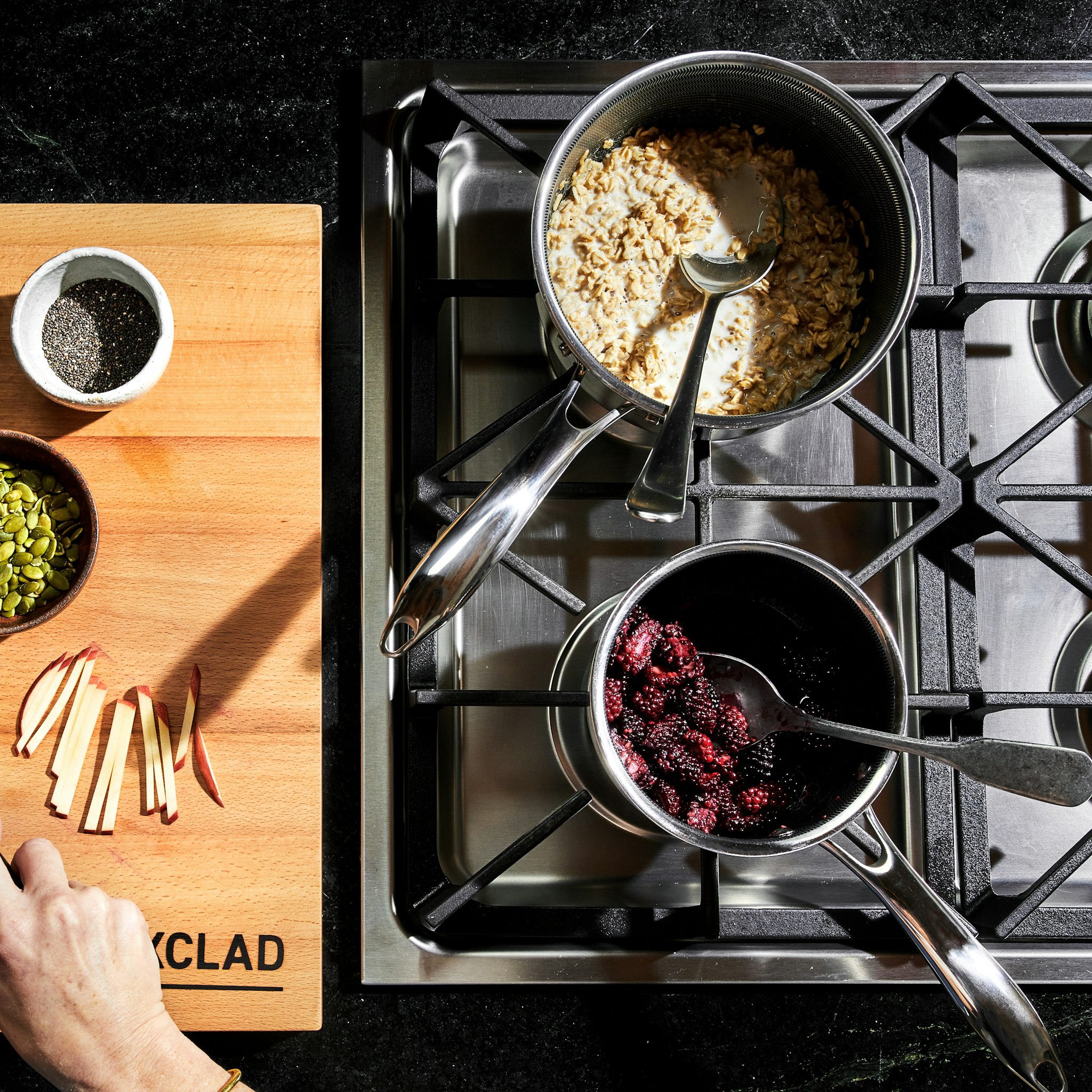 1 Litre Hybrid Pot With Lid – HexClad Cookware UK