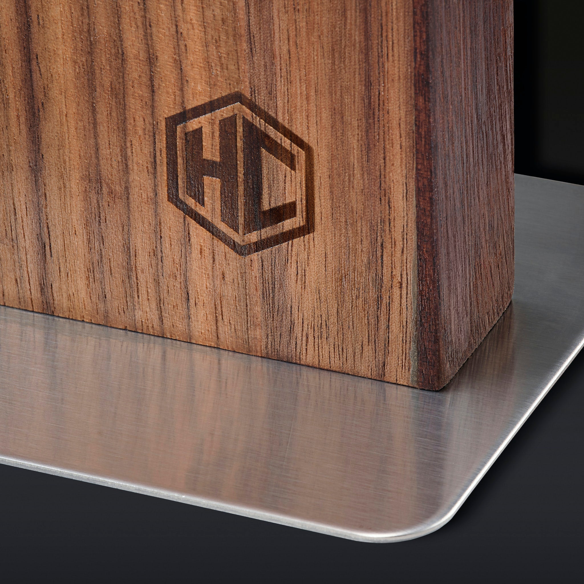 HexClad Magnetic Walnut Knife Block – HexClad Cookware UK